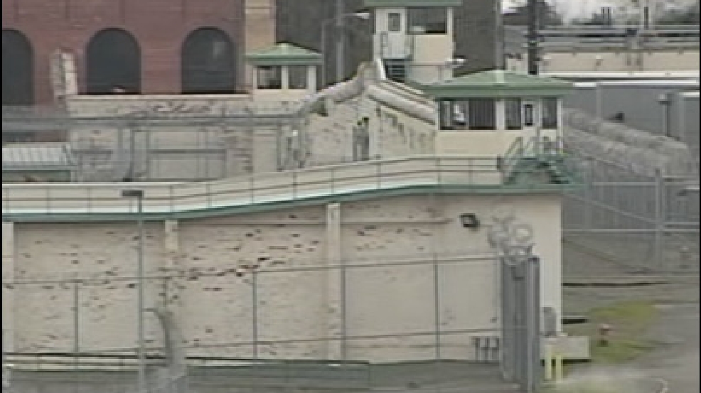 State prison guard arrested, accused of smuggling contraband | KOMO